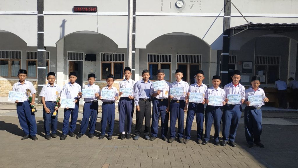 BERSAING DI FESTIVAL TUNAS AL-QUDS 4 SMP NF LEMBANG, PERWAKILAN ASBOCH ...